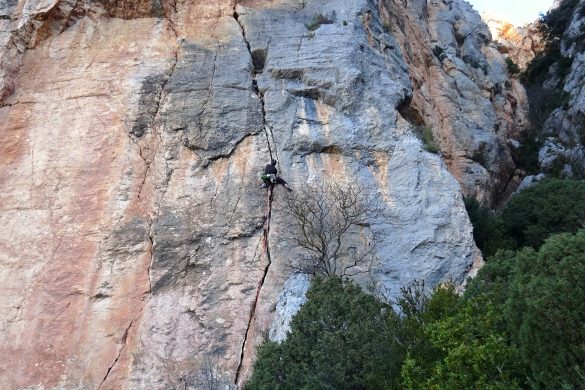 Fissura Obliqua a la Font Freda – Roca Calenta